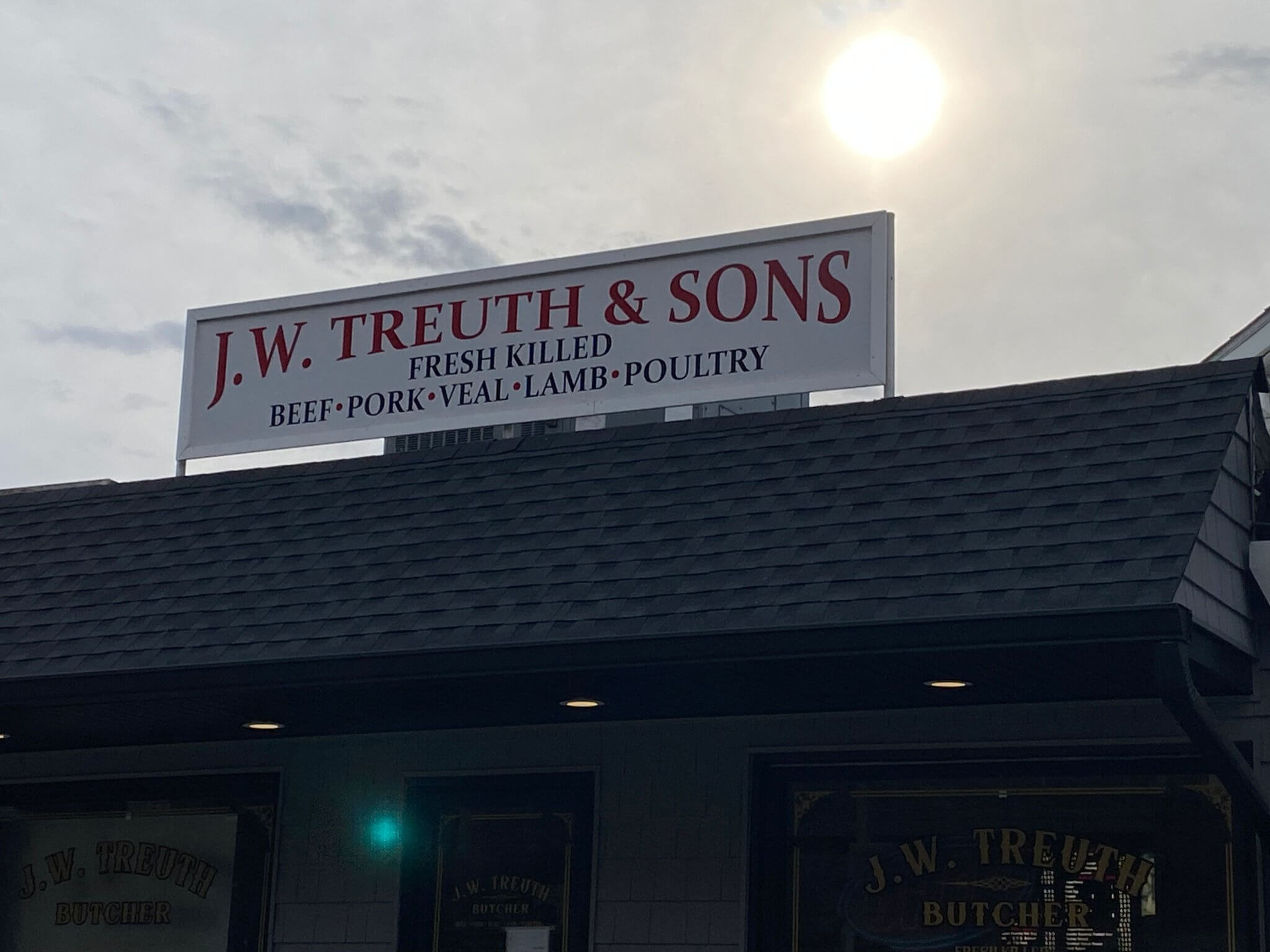 Vídeo: Condiciones al Descubierto en J. W. Treuth & Sons | PETA Latino